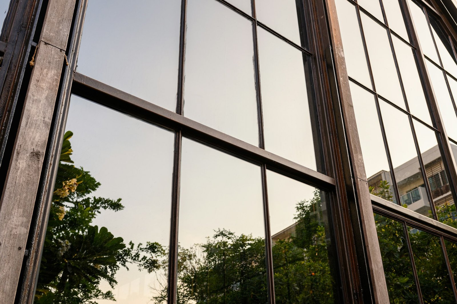 EmmaGlass: Premier Glass and Mirror Solutions for Your Space